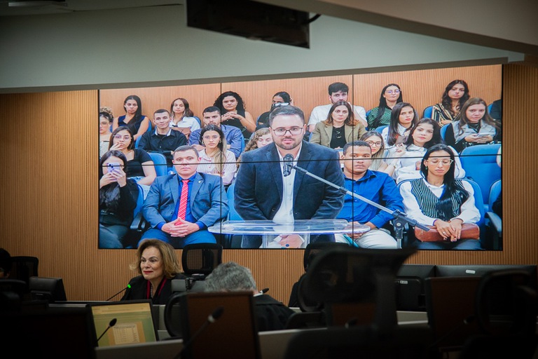 Reconhecimento: Câmara de Carangola homenageia professor Alan Bernardo ...